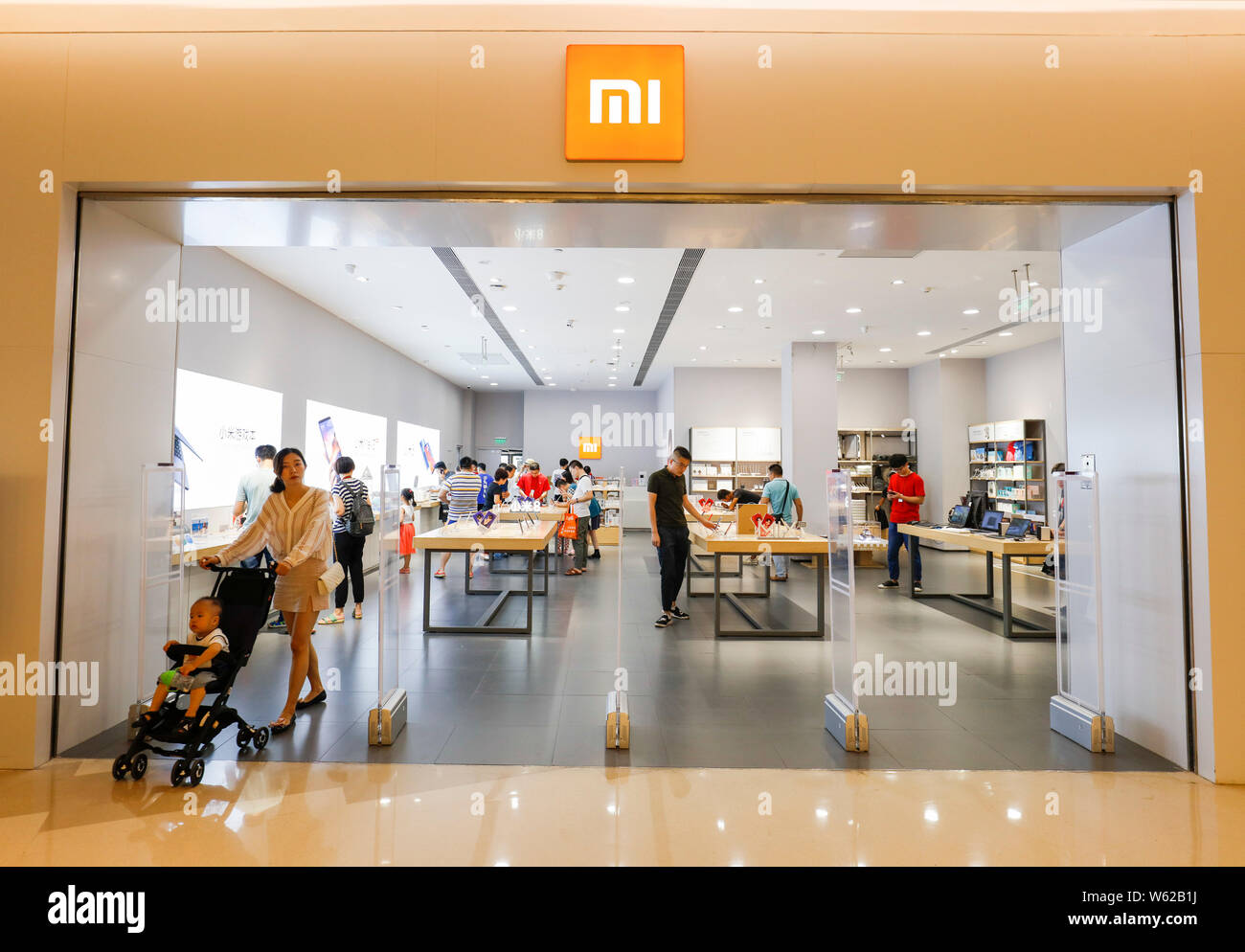 --FILE--Cusotmers shop at a Xiaomi store in Shanghai, China, 29 October ...
