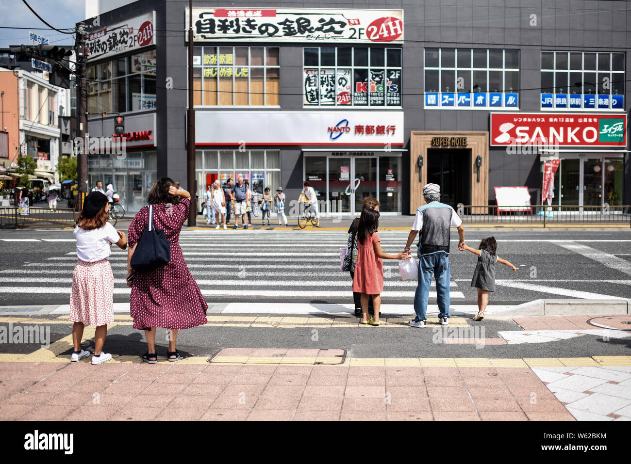 Japanese city street hi-res stock photography and images - Alamy