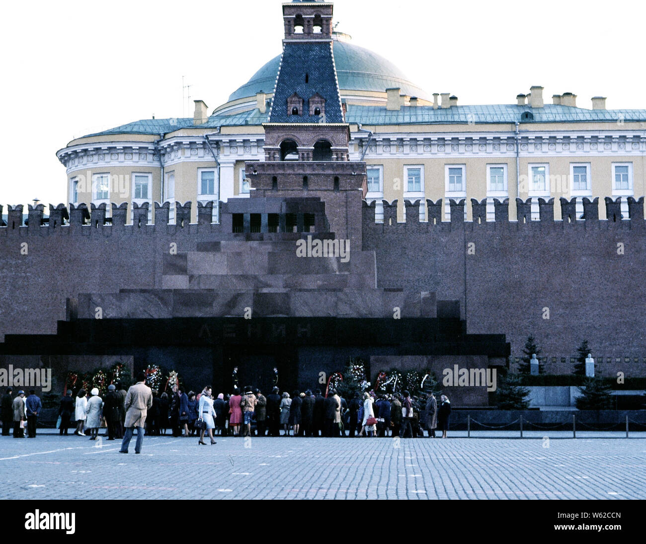 1970s Russia - Crowd of people visiting Lenin's Tomb outside the ...