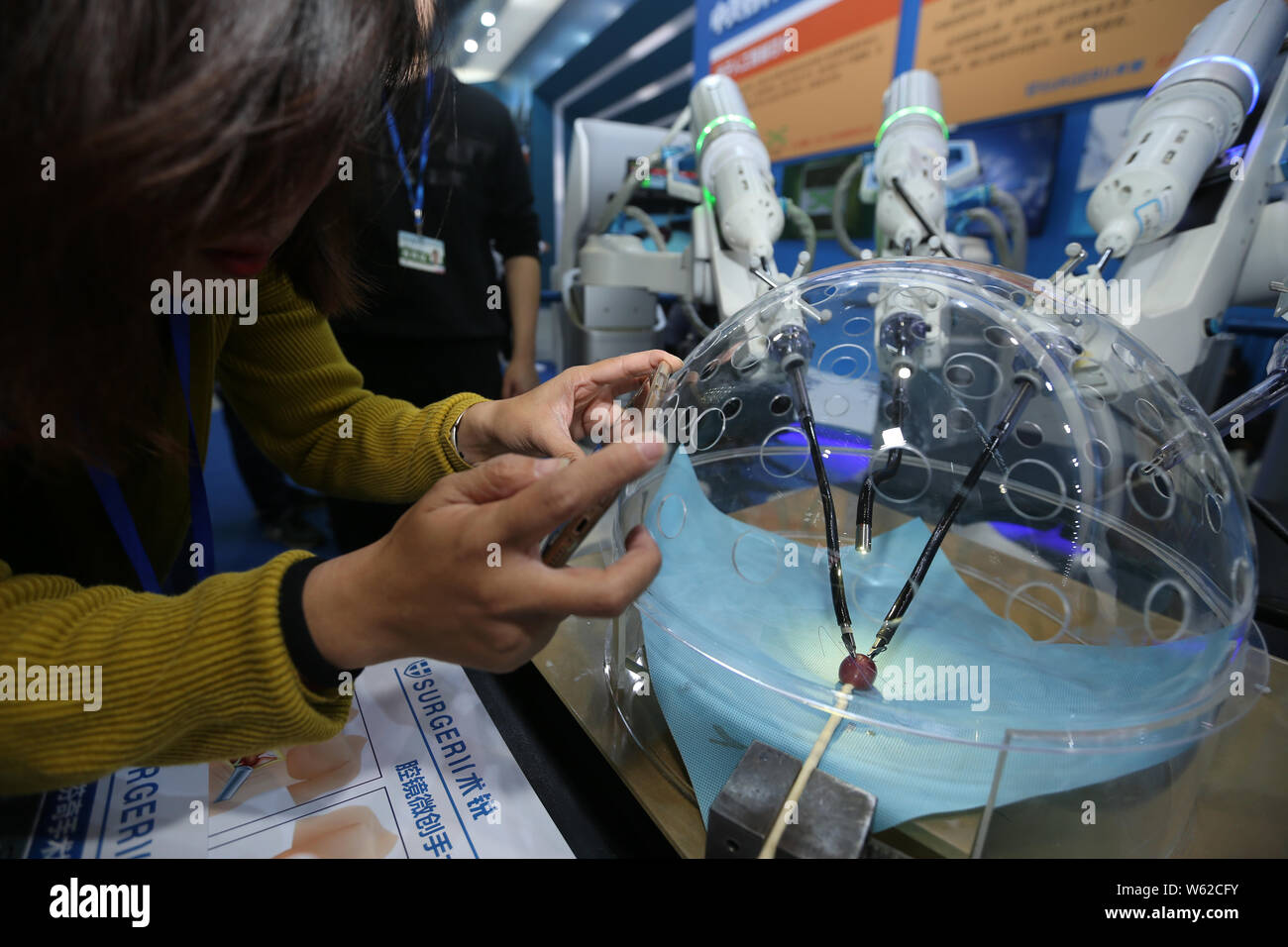 Laparoscopic hi-res stock photography and images - Alamy