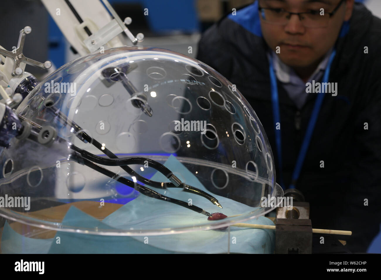 Laparoscopic surgery hi-res stock photography and images - Alamy