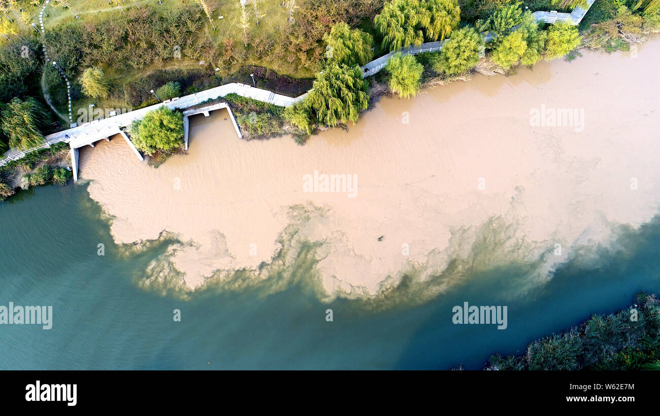 Sewage outfall hi-res stock photography and images - Alamy