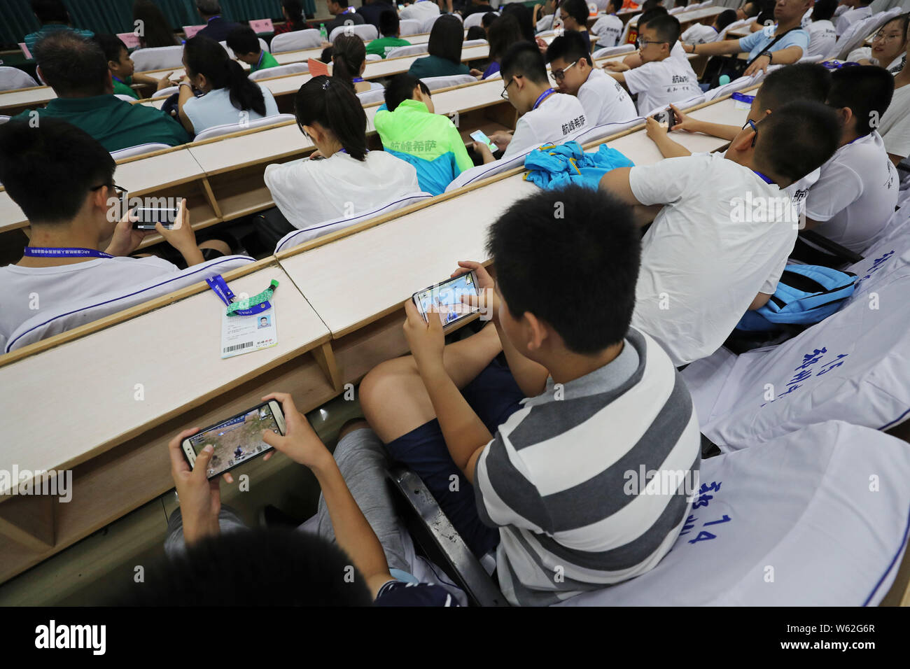 Students, video games, classroom hi-res stock photography and images ...