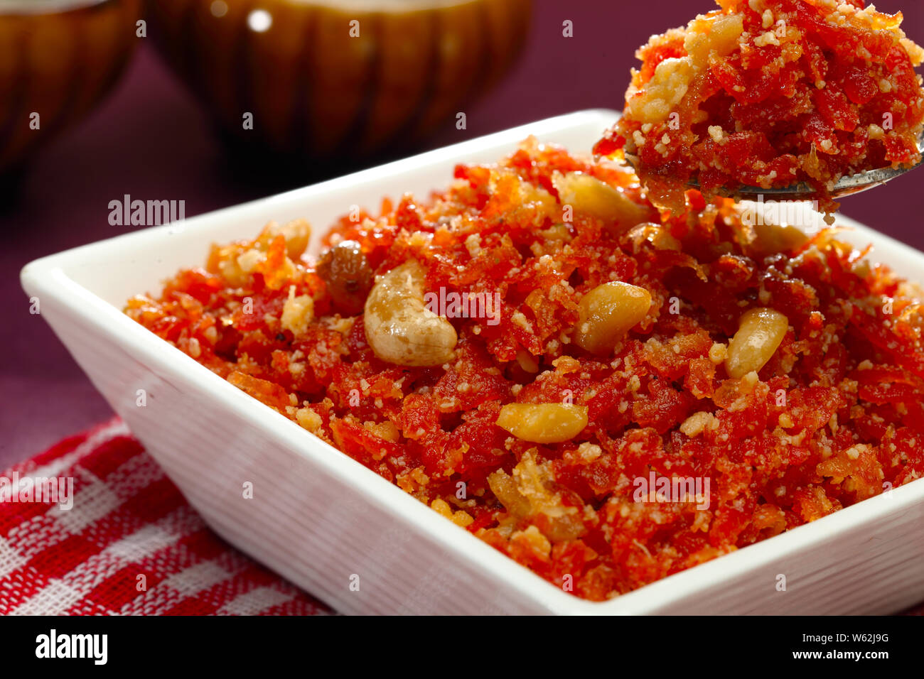 Carrot halwa indian dessert hi-res stock photography and images - Alamy