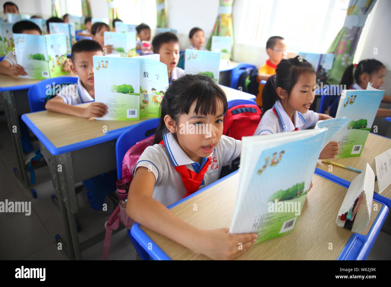 China primary school class hi-res stock photography and images - Alamy