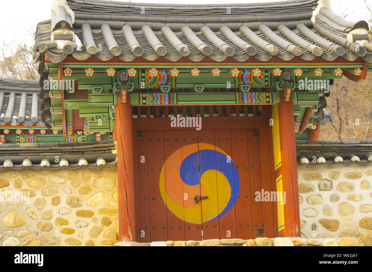 ancestral shrine with yin yang symbol gate of korea Stock Photo - Alamy