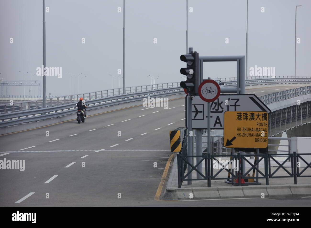 View of the world's longest cross-sea bridge, the Hong Kong-Zhuhai ...