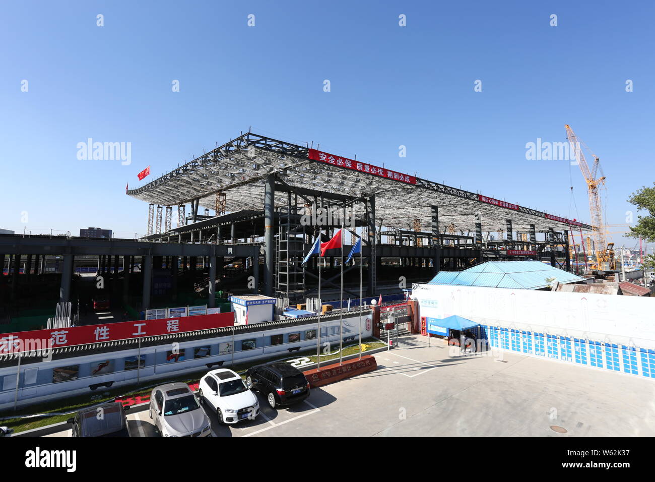 View of the construction site of the main structure of Qinghe Station ...