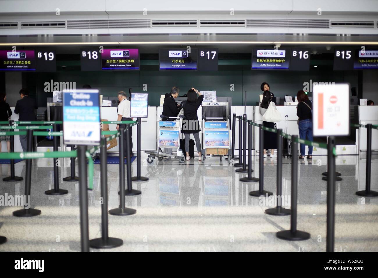 Interior view of the T1 terminal of Shanghai Hongqiao International ...