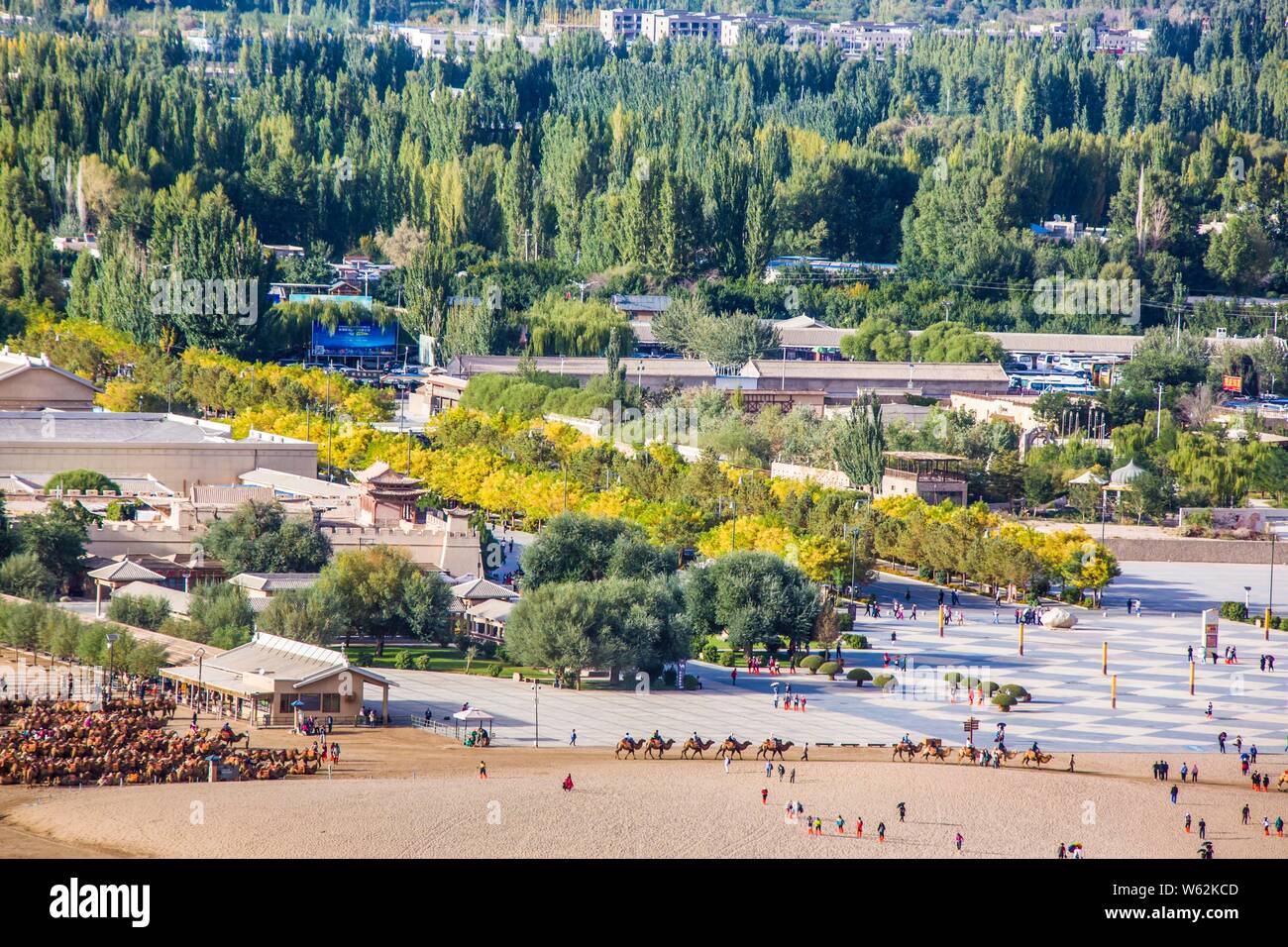 View of the oasis in the Gobi desert in the Crescent Moon Lake ...