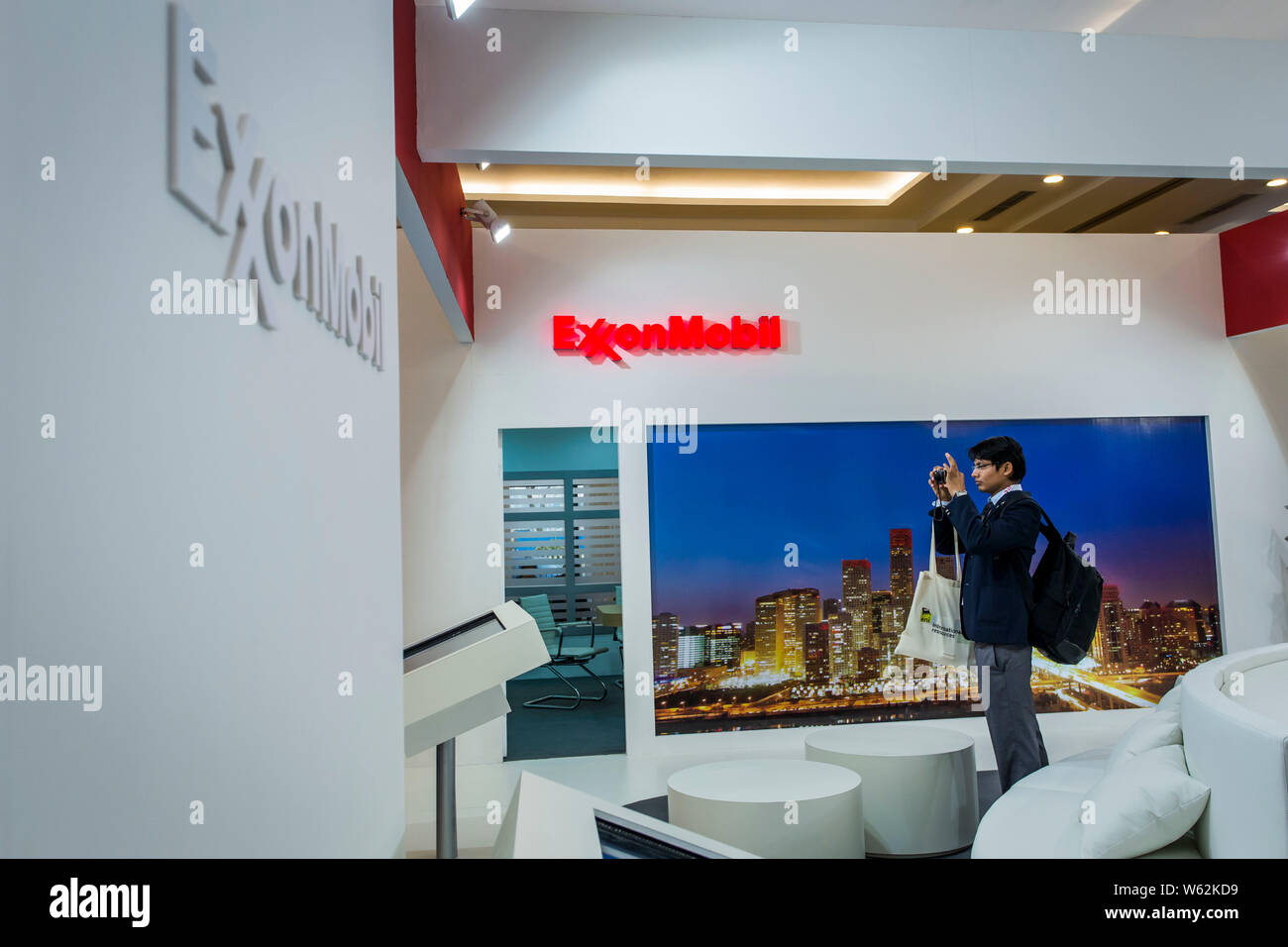 Exxon mobil oil hi-res stock photography and images - Alamy