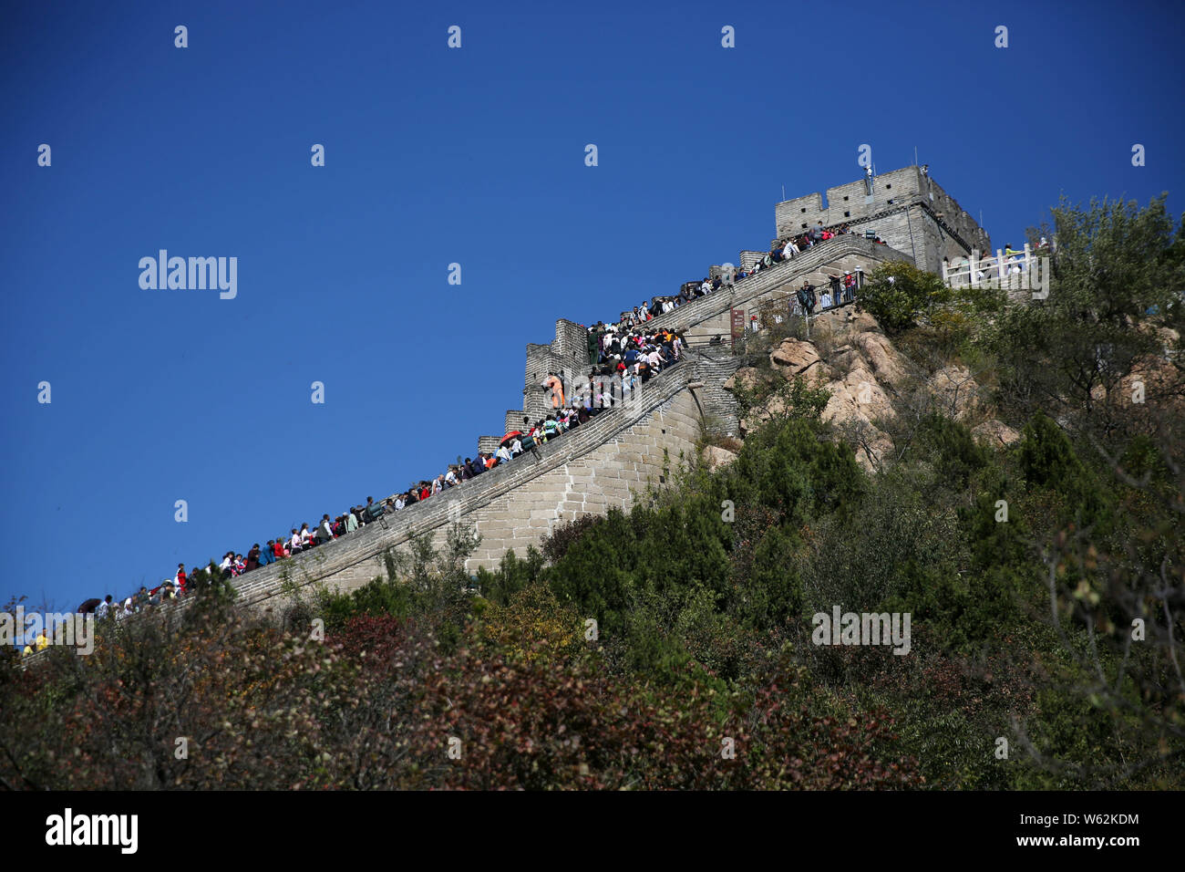 Crowds of Chinese tourists visit the Badaling Great Wall during the ...