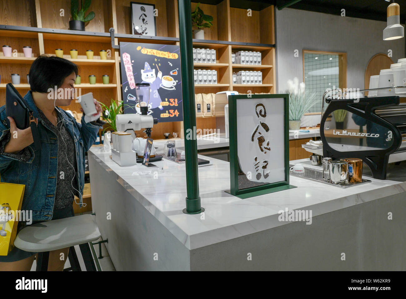 Interior view of the China's first off-line "Cat's Kitchen"-themed ...