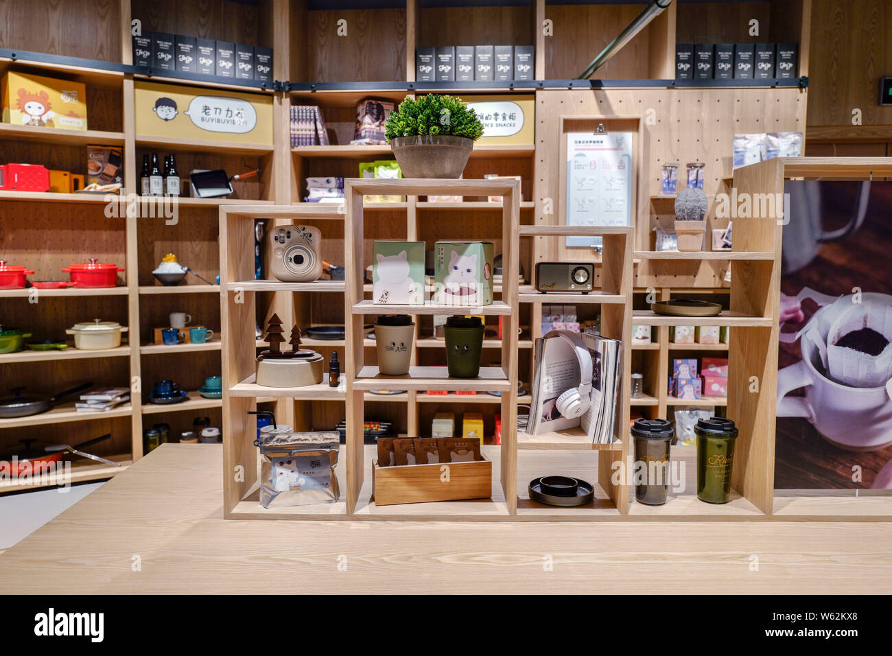 Interior view of the China's first off-line "Cat's Kitchen"-themed ...
