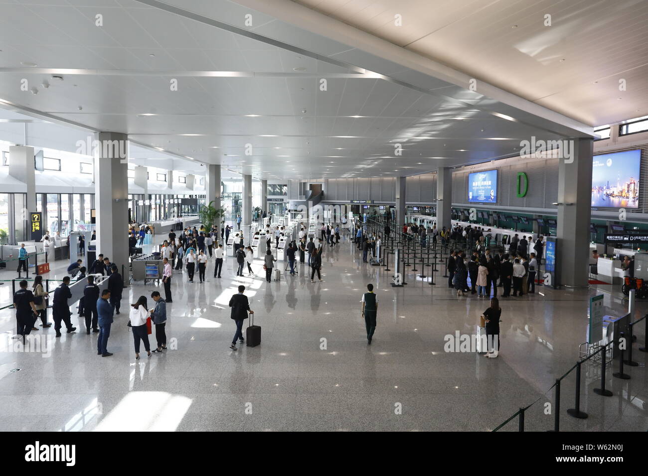Interior view of the T1 terminal of Shanghai Hongqiao International ...
