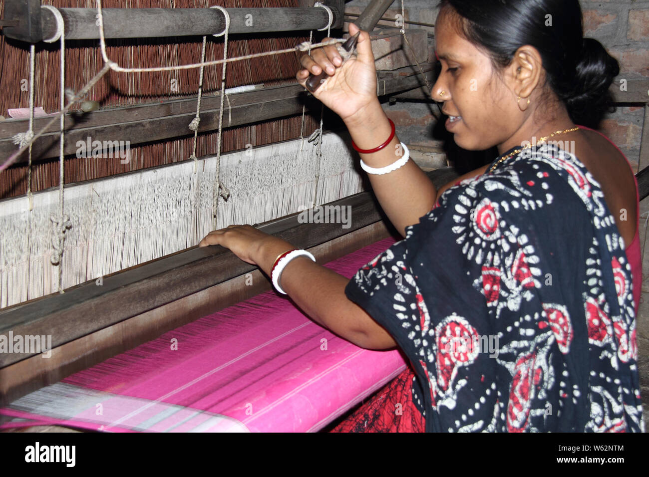 Indian handloom weaver hi-res stock photography and images - Alamy