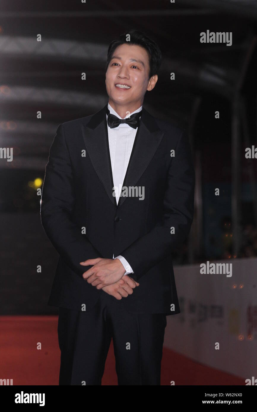 South Korean actor Kim Rae-won poses as he arrives on the red carpet ...