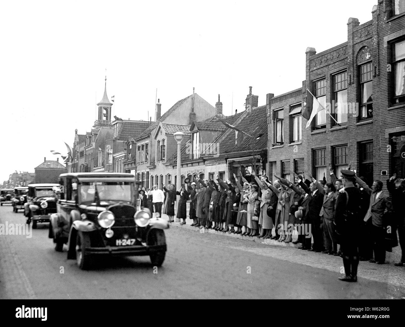 Hitler salute hi-res stock photography and images - Alamy