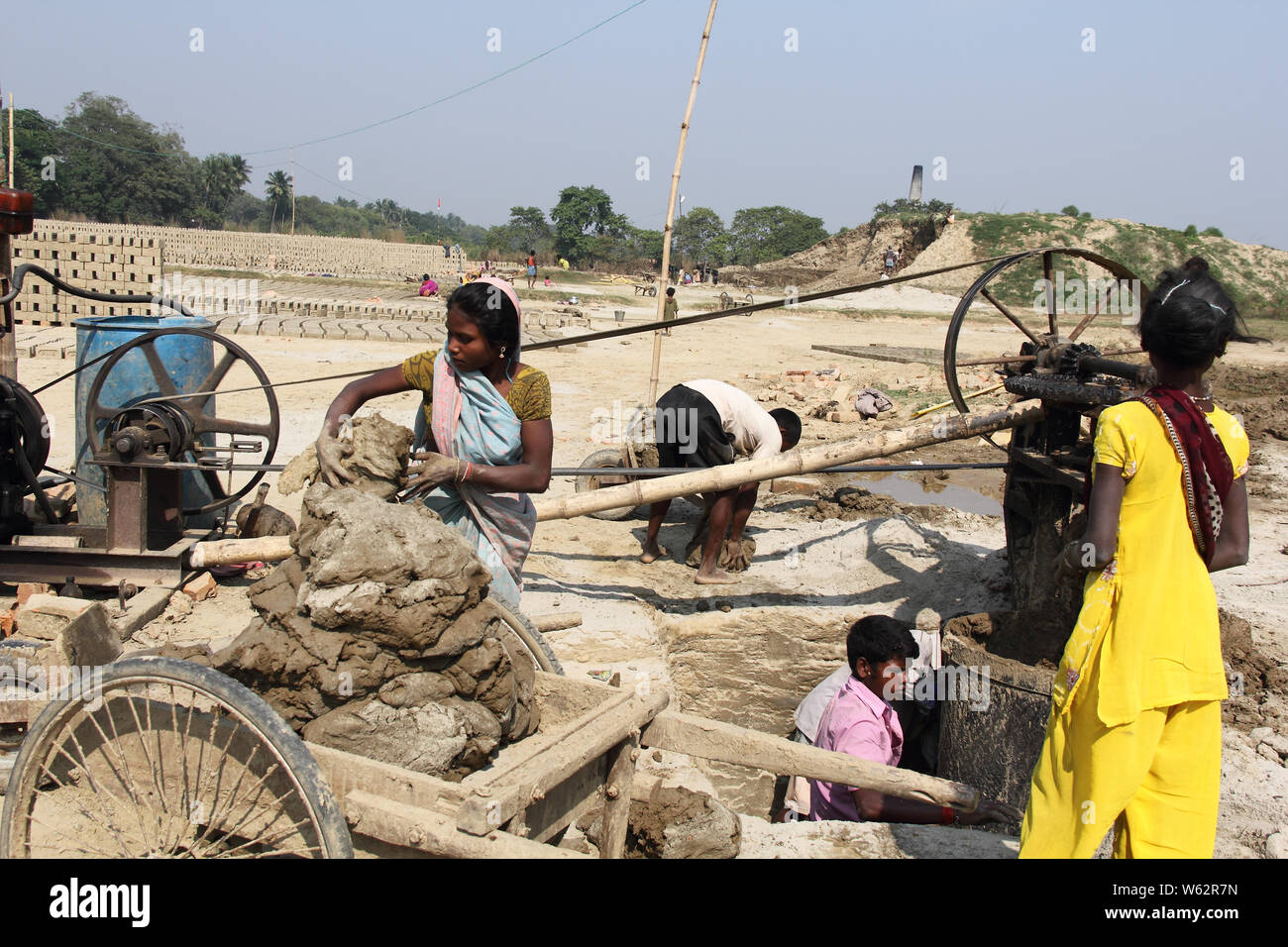 Brickmaking hi-res stock photography and images - Alamy