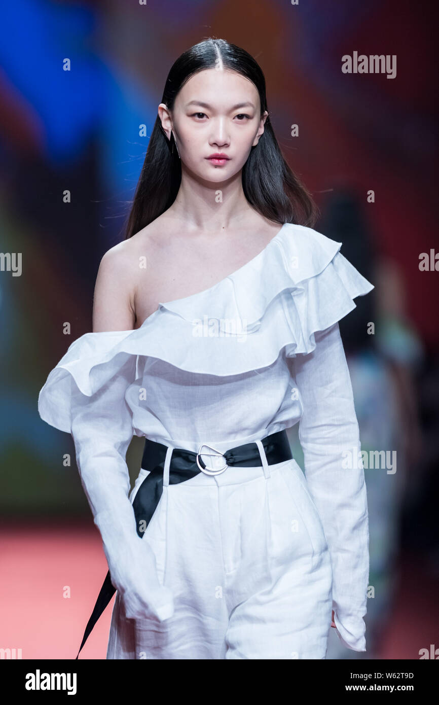 A model displays a new creation at the fashion show of Anirac during the Shanghai Fashion Week ...