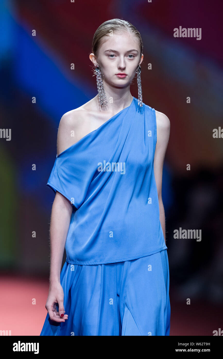 A model displays a new creation at the fashion show of Anirac during the Shanghai Fashion Week ...