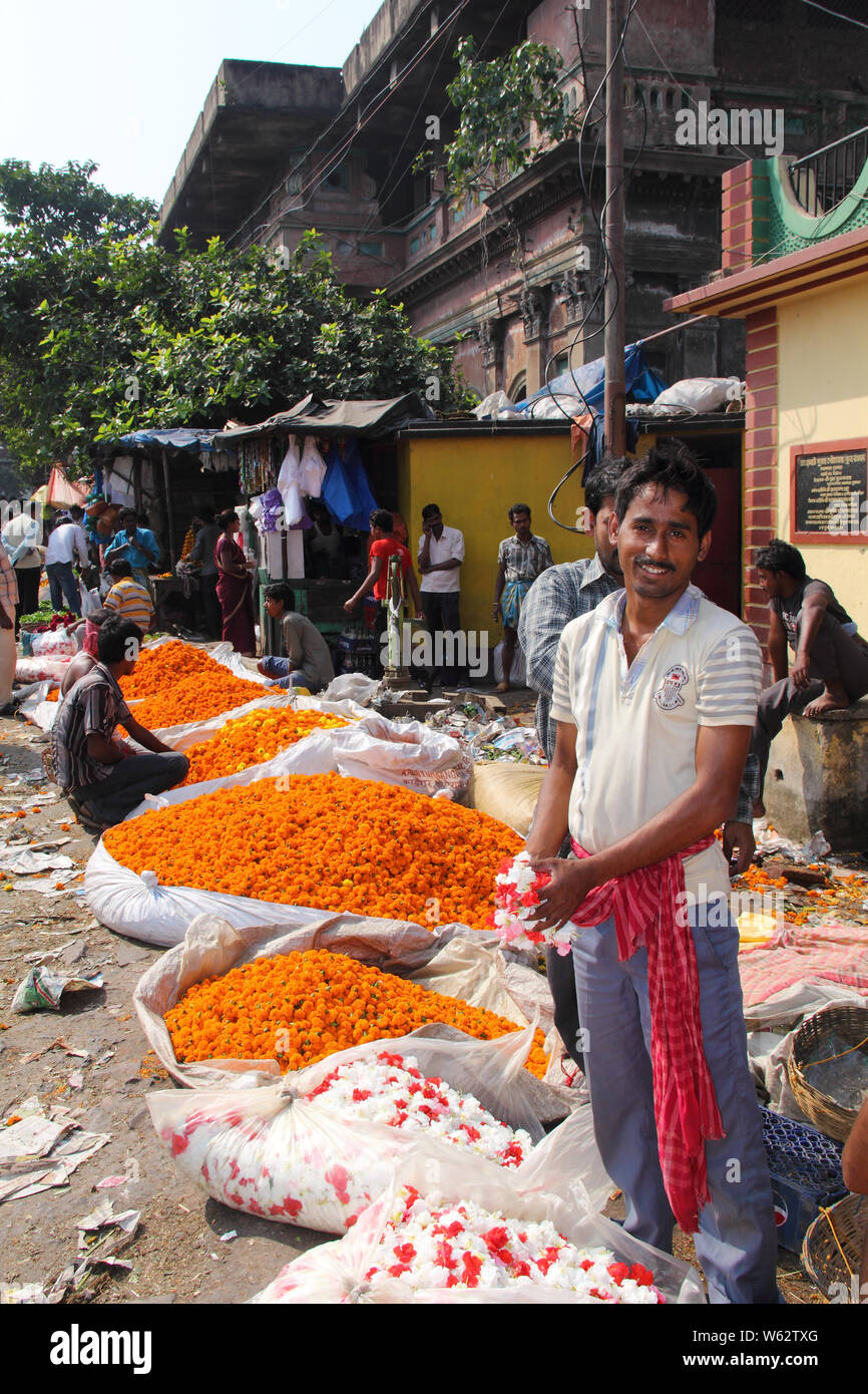 Flower sellers selling flower at a street market, Kolkata, West Bengal ...