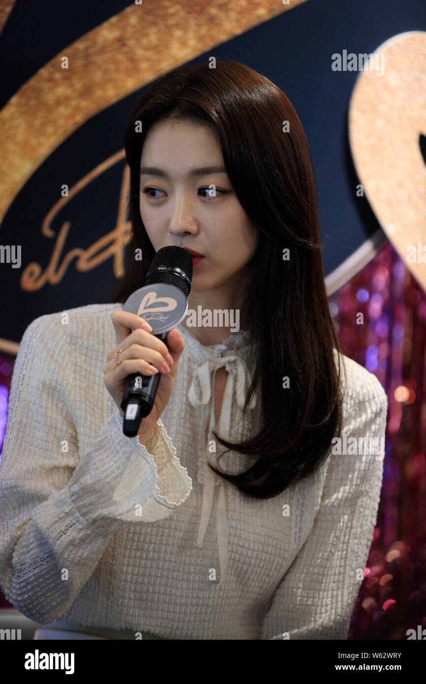 Jang hee hi-res stock photography and images - Alamy