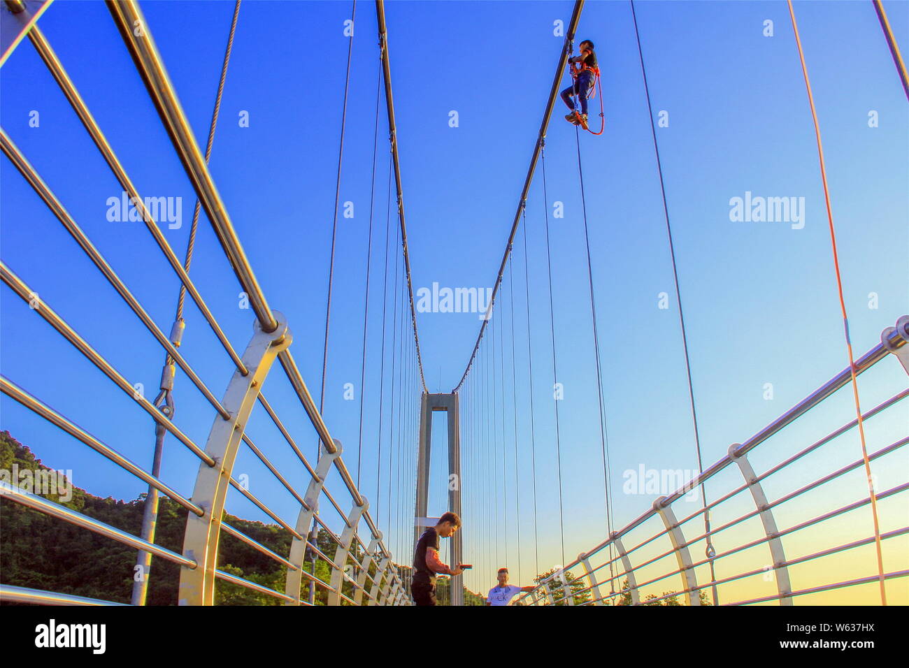 "Spider-Man" workers check on Guangdong's longest glass-bottomed bridge ...