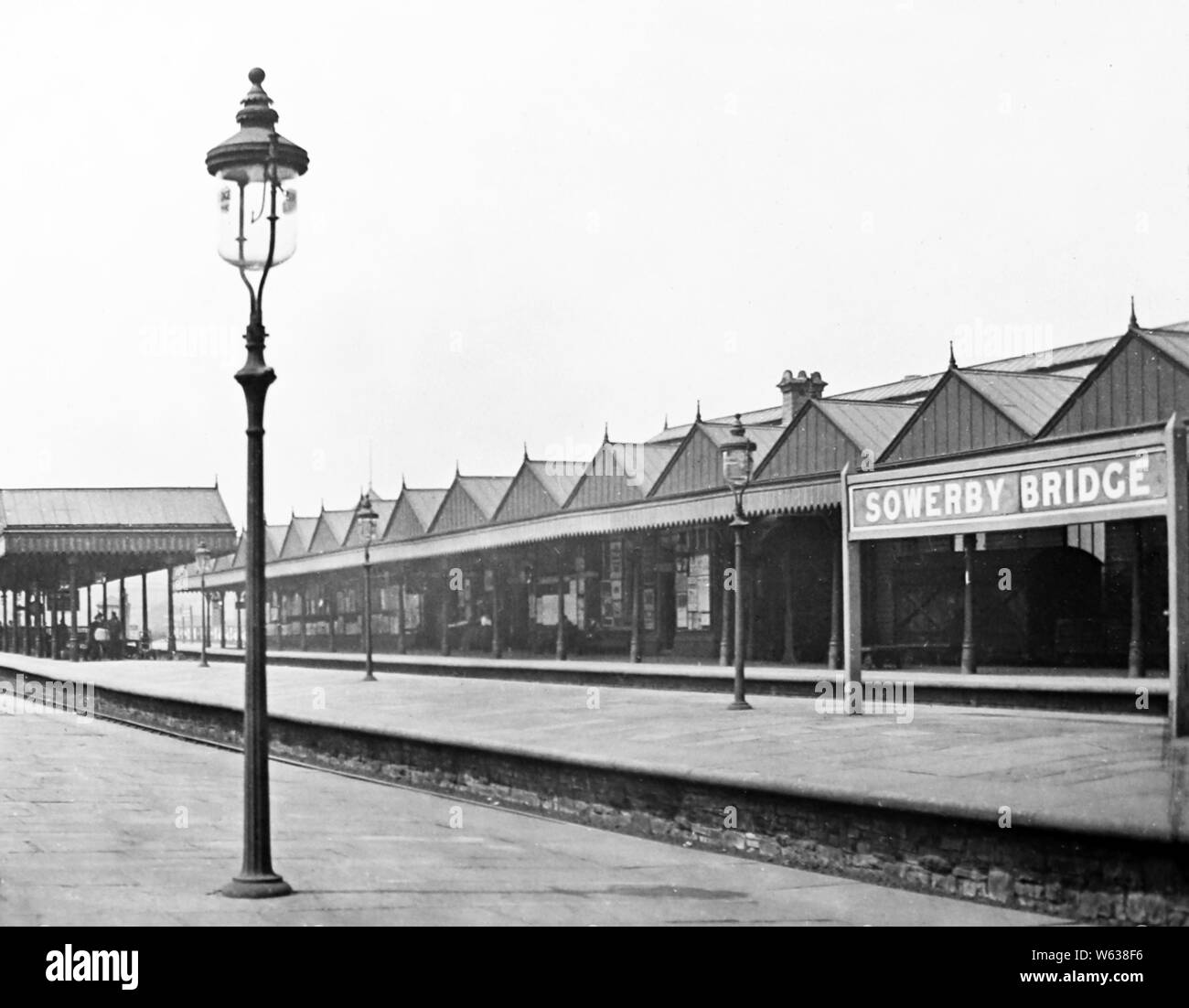 At sowerby bridge station hi-res stock photography and images - Alamy
