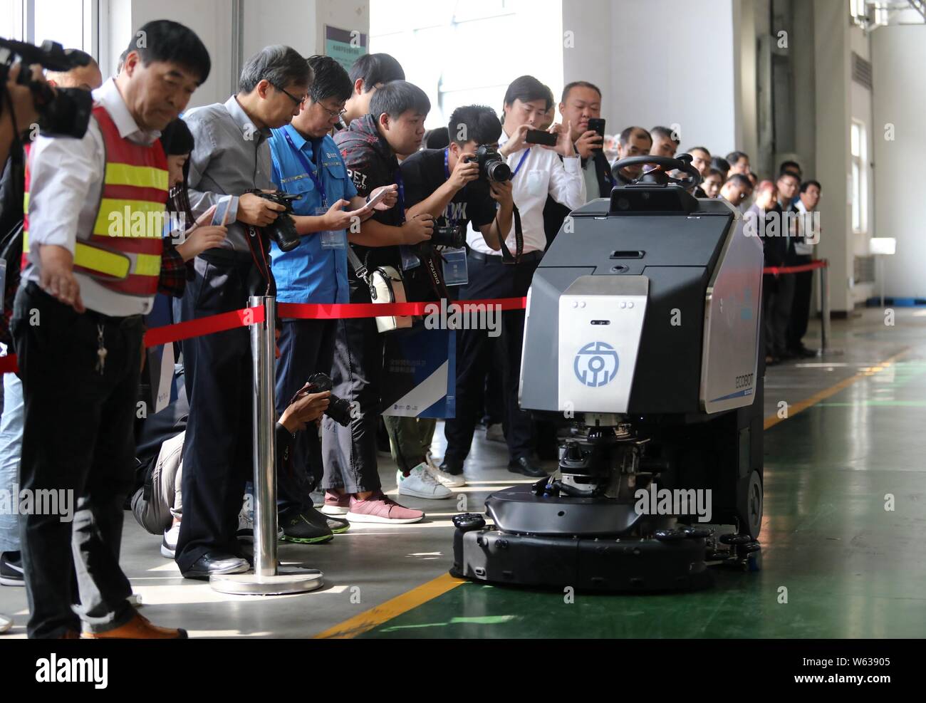 An autonomous driving sanitation vehicle co-developed by Baidu's ...