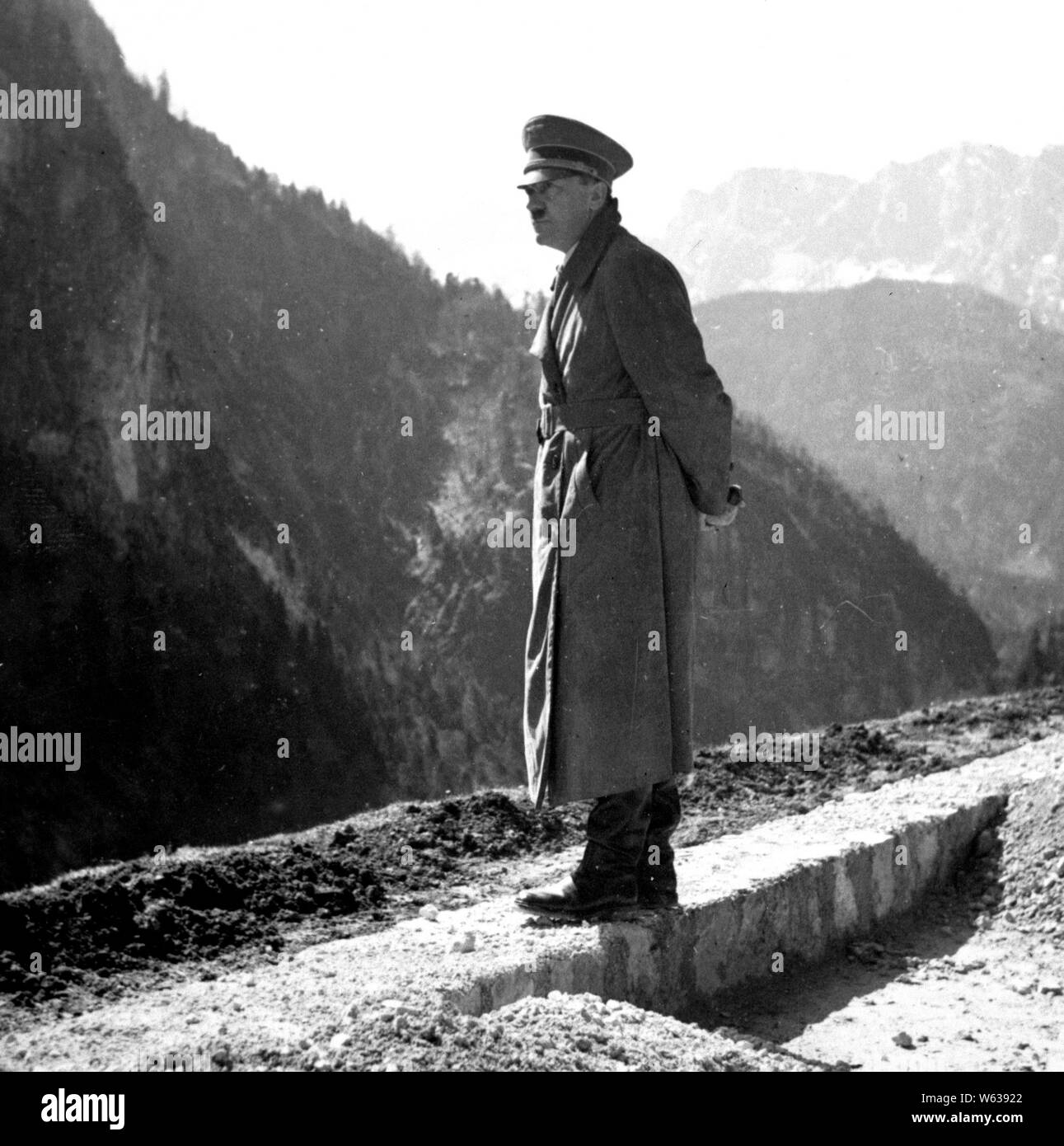 Adolf Hitler Standing Facing Left High Resolution Stock Photography and ...