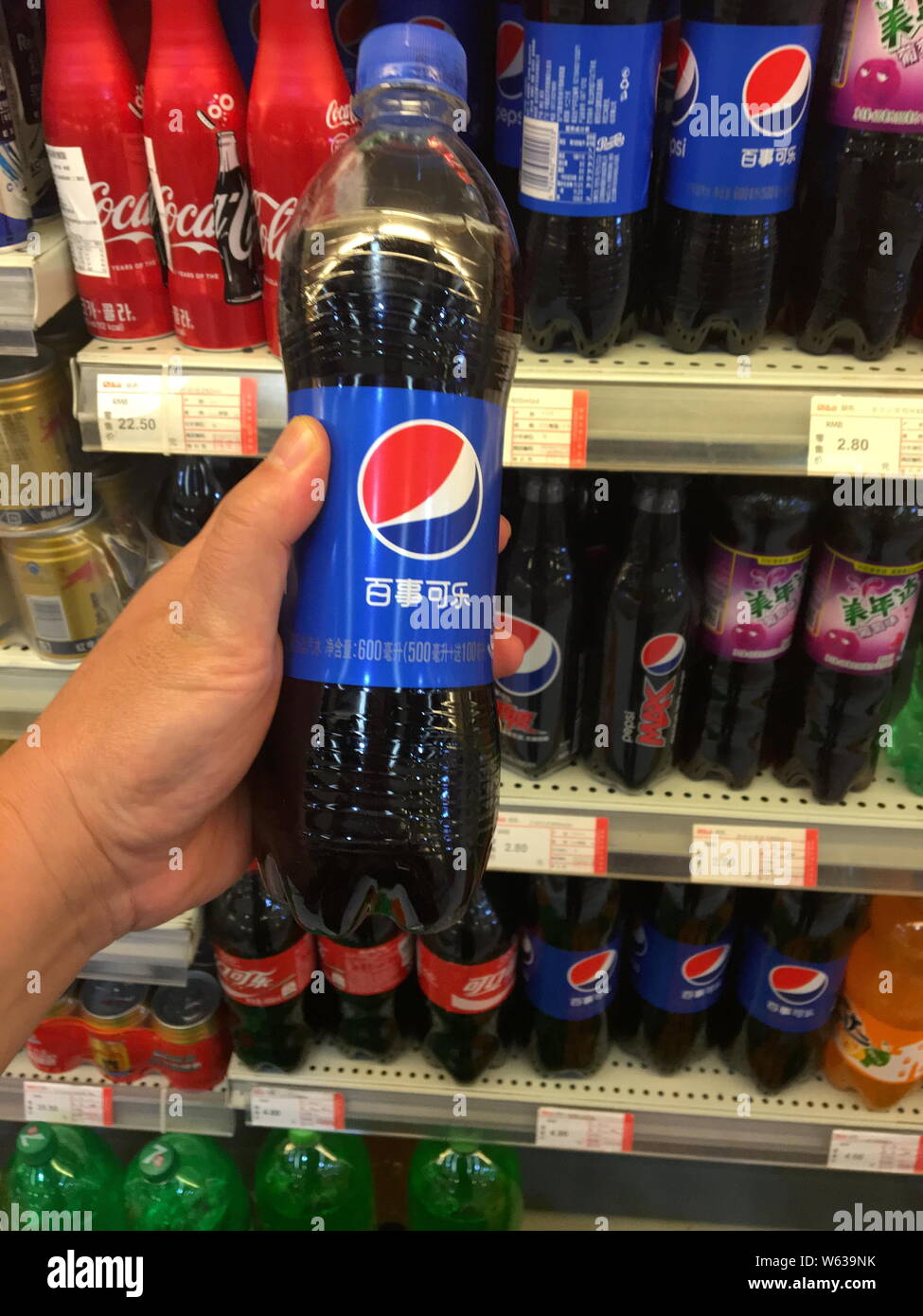 --FILE--A customer shops for a bottle of Pepsi Cola at a supermarket in ...