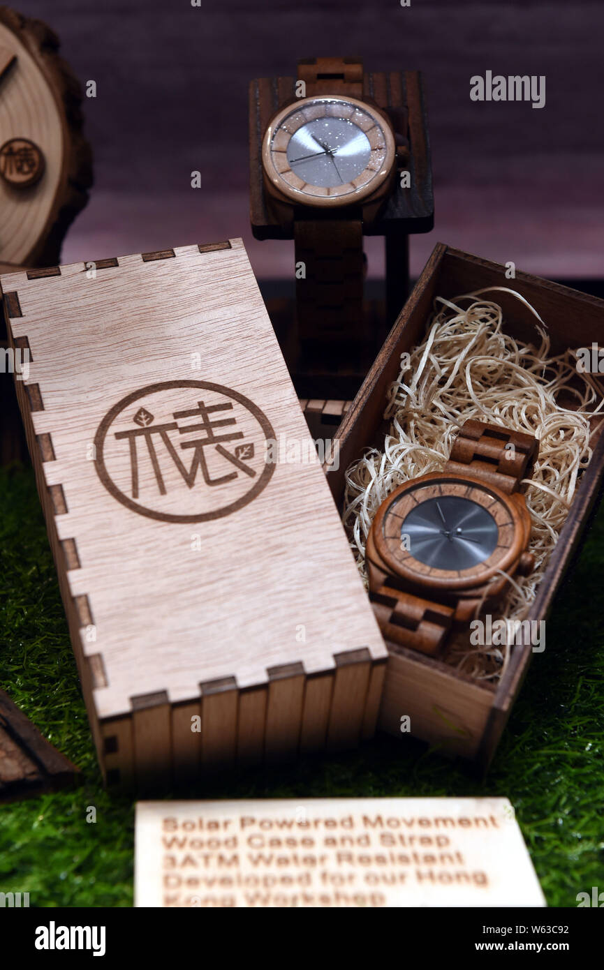 Solar powered clock hi-res stock photography and images - Alamy