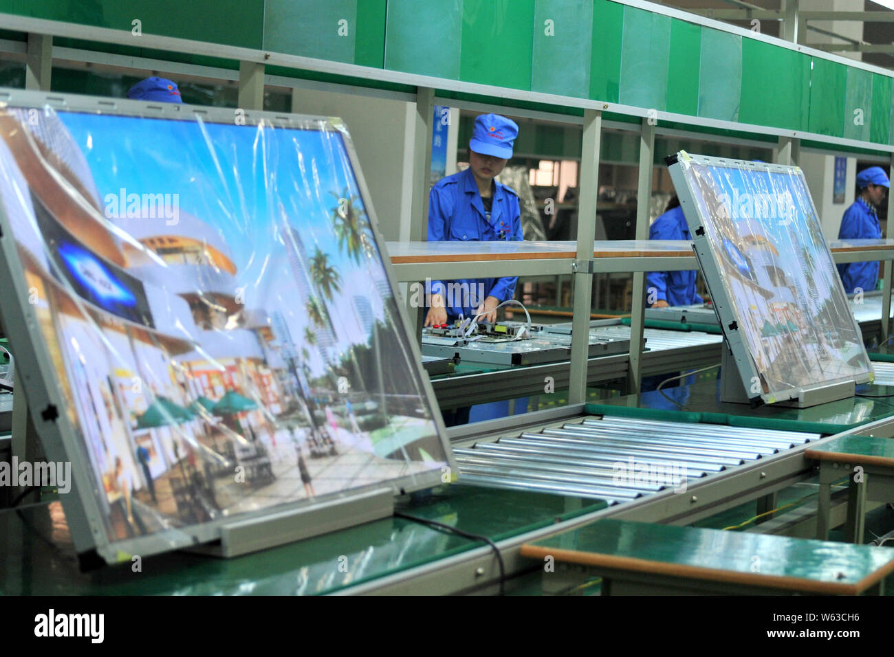 --FILE--Chinese workers produce parts of liquid crystal displays and other electronic products ...