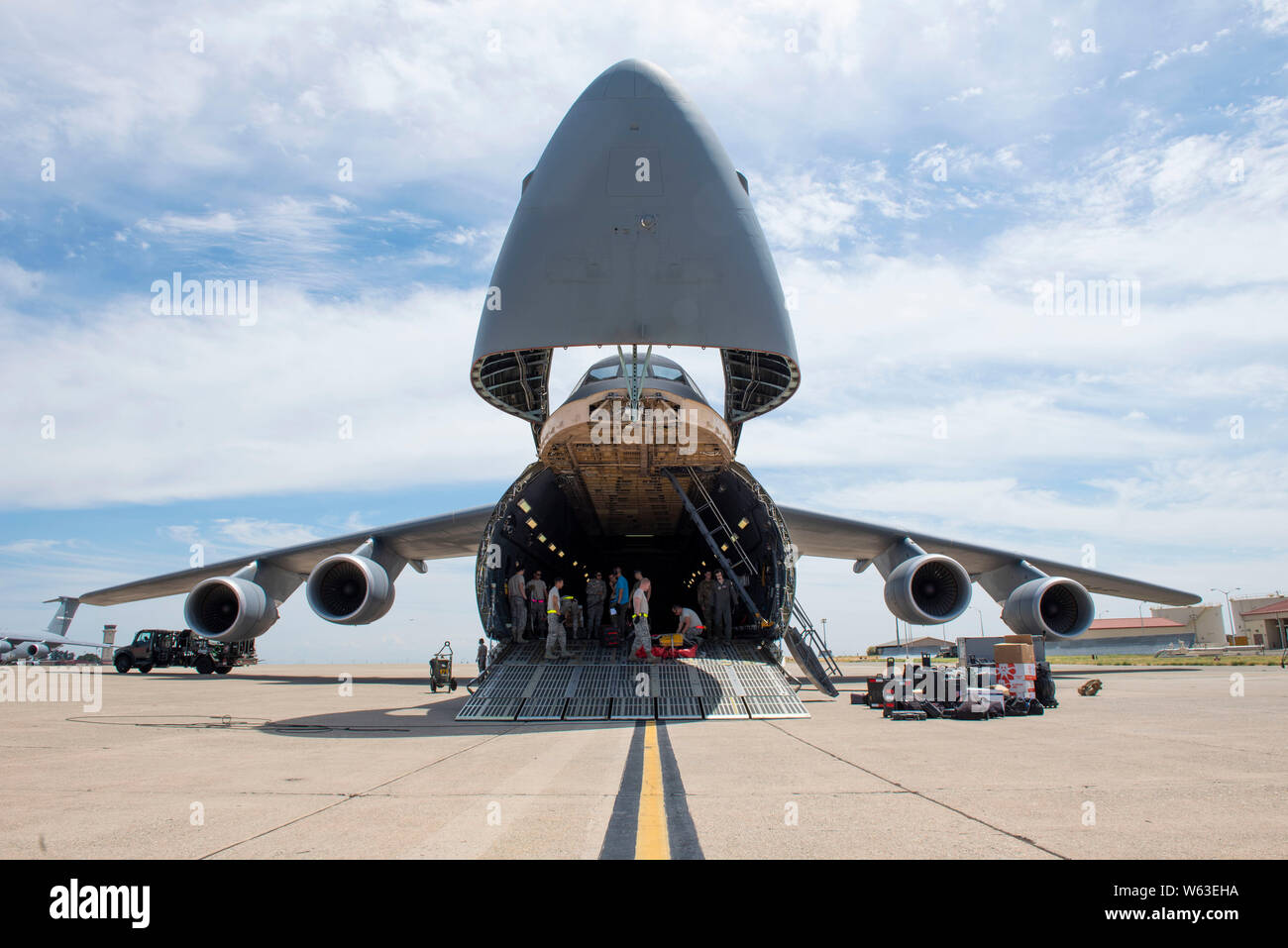 60th air mobility wing hi-res stock photography and images - Alamy