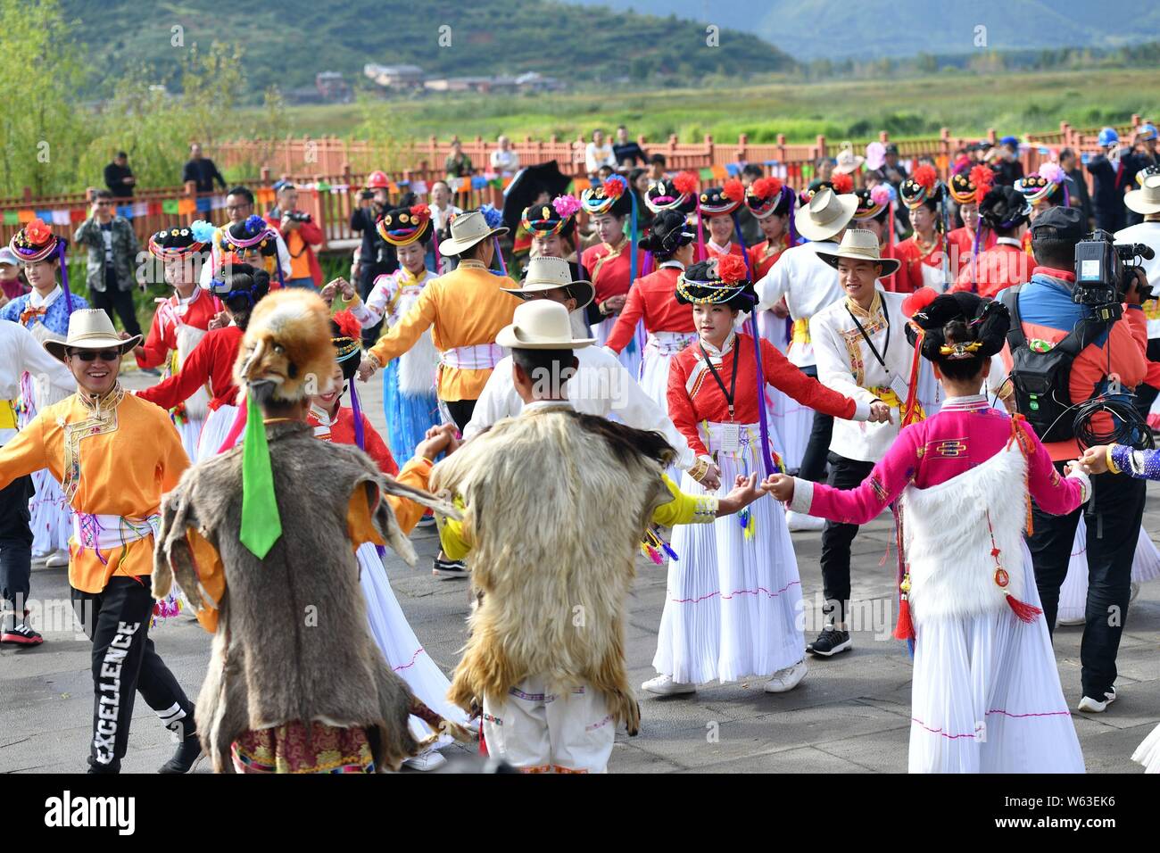 66 couples dressed in Mosuo people's traditional clothing take part in ...