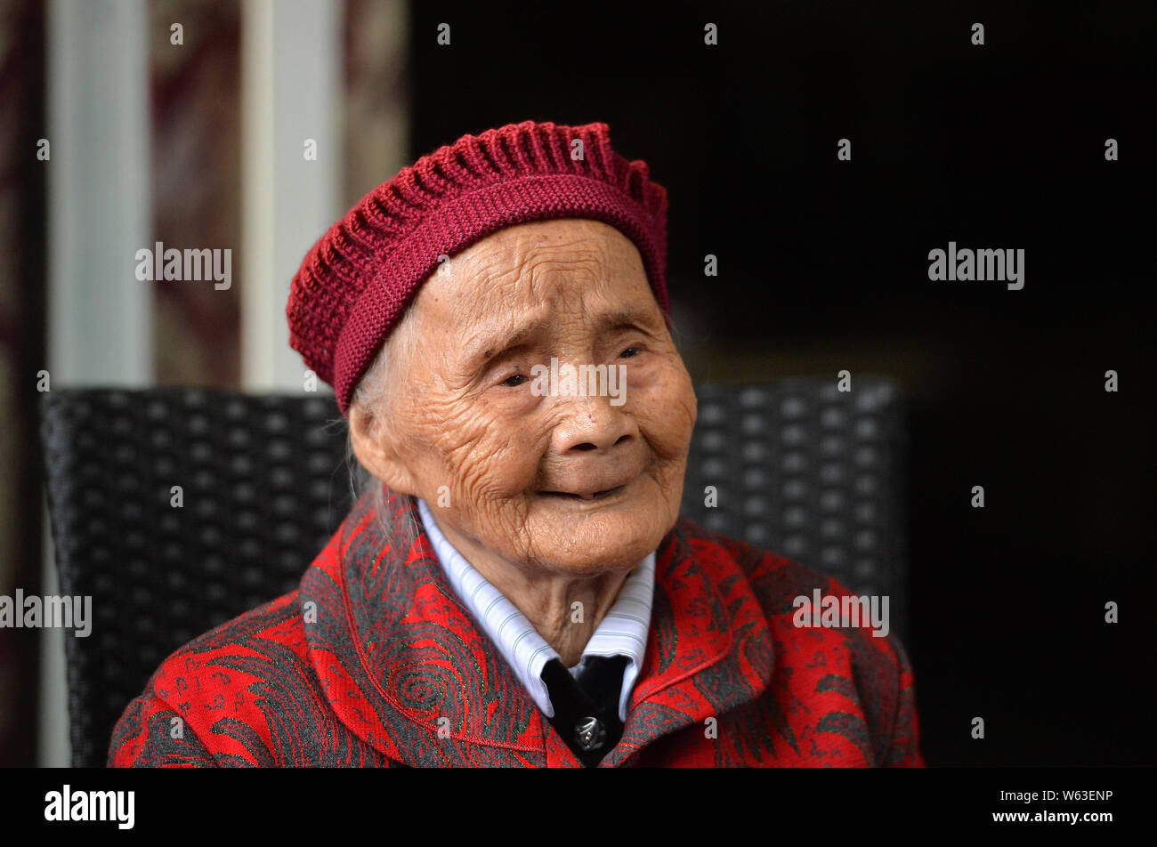 Chinese elderly hi-res stock photography and images - Alamy