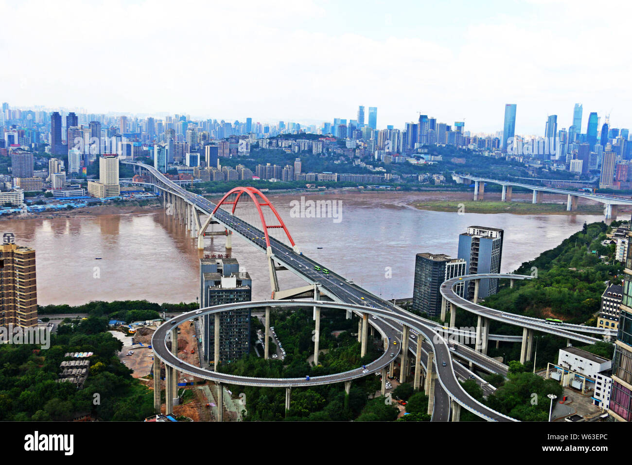 View of the Caiyuanba Yangtze River Bridge in Chongqing, China, 8 ...