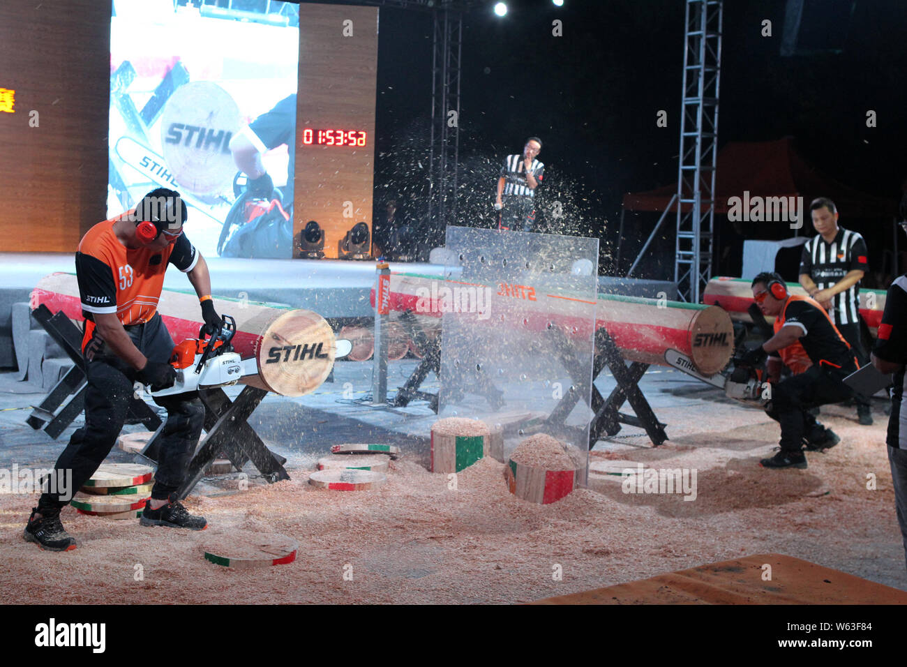 Sawing off hi-res stock photography and images - Alamy