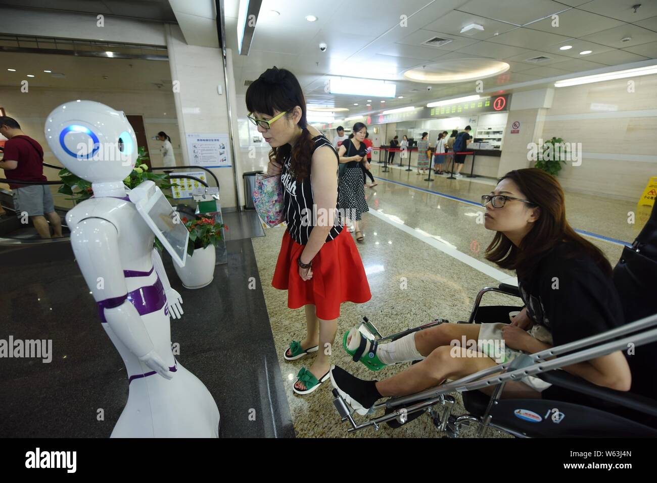 Receptionist robot hi-res stock photography and images - Alamy