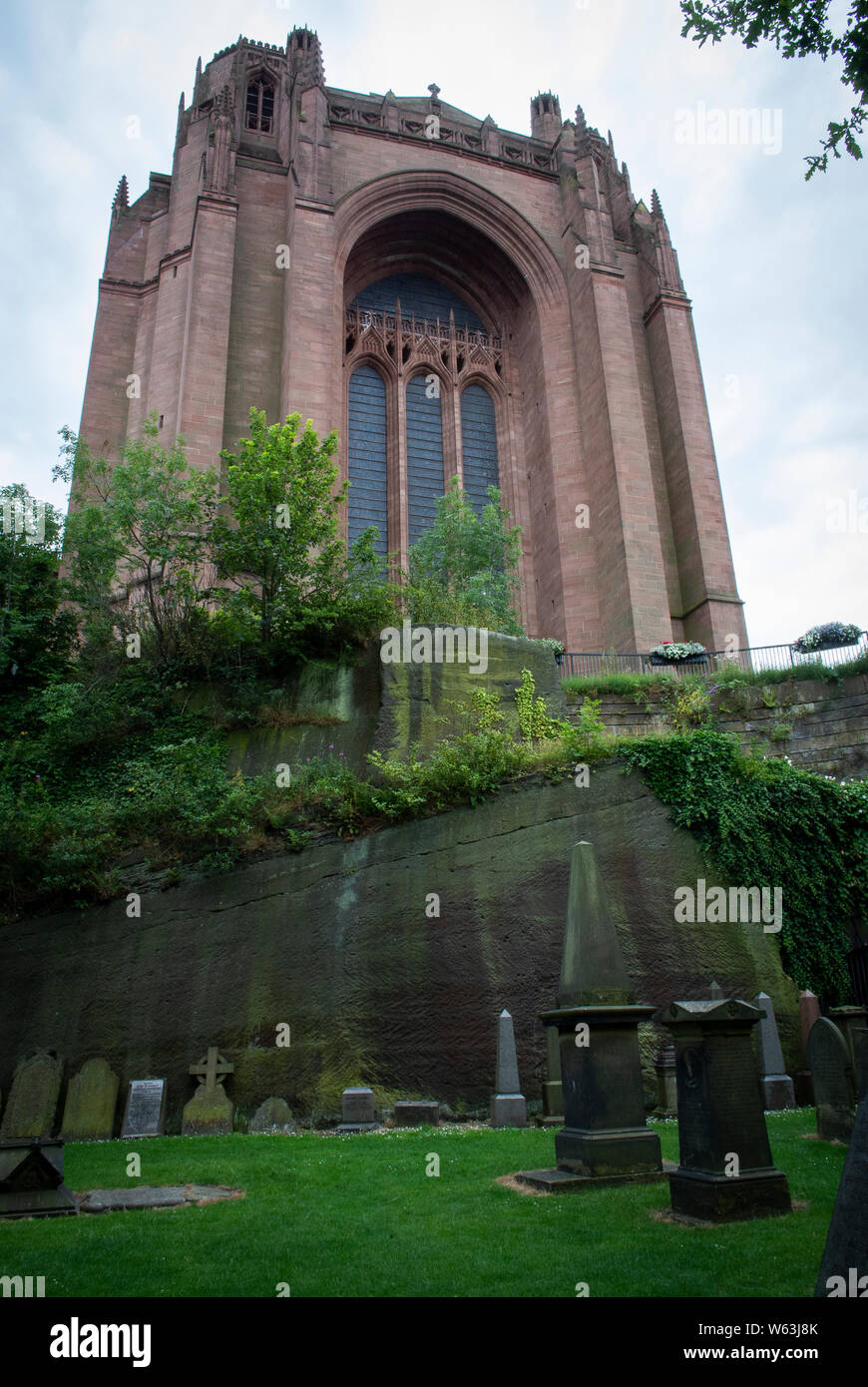 St james church garden hi-res stock photography and images - Alamy