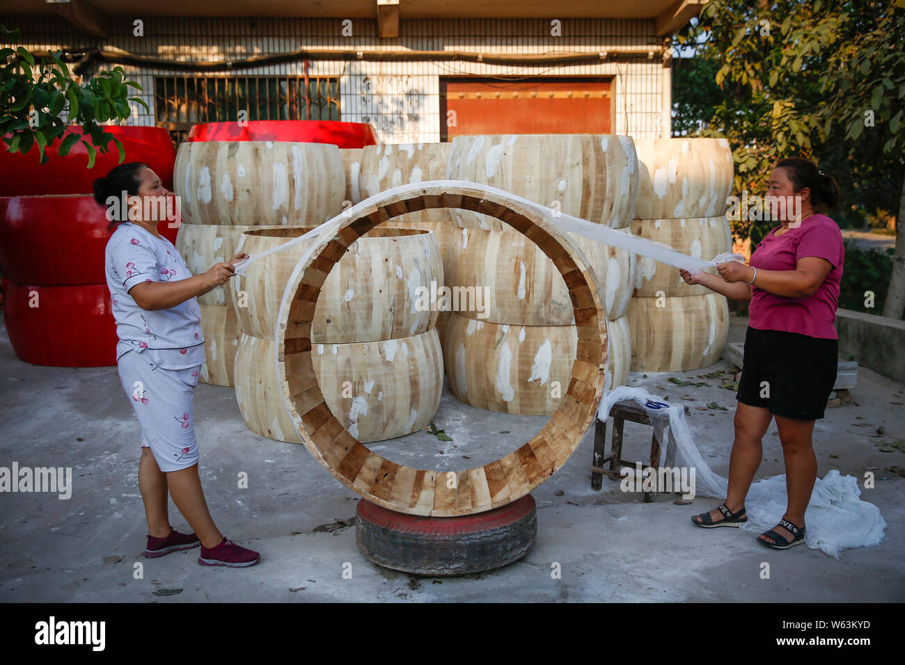 Traditional chinese drum hi-res stock photography and images - Alamy