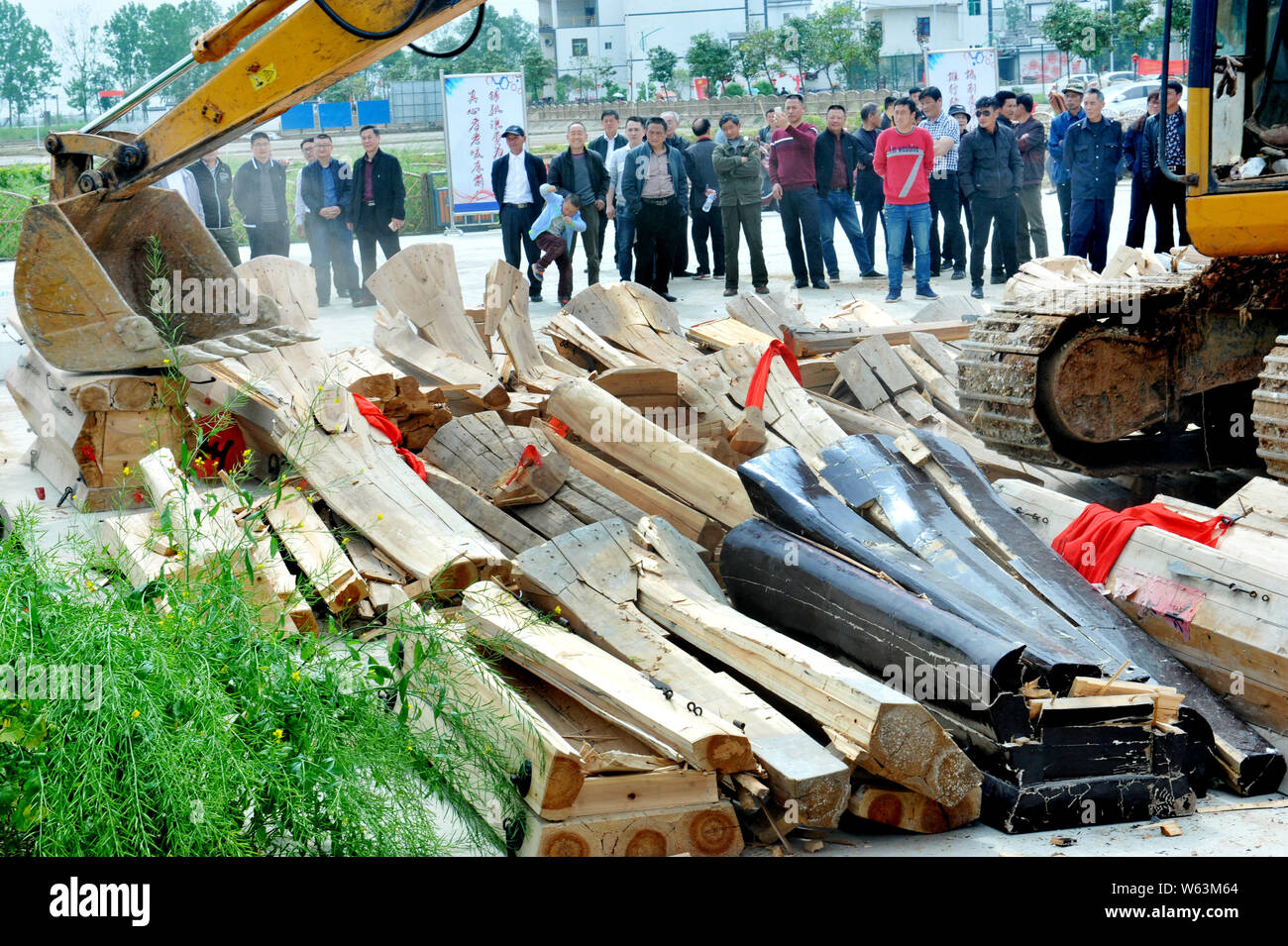 Cremation worker hi-res stock photography and images - Alamy