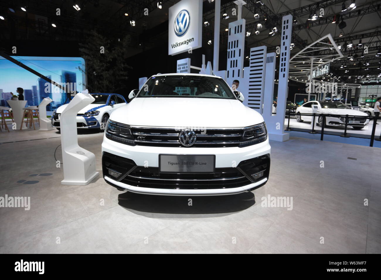 R line hi-res stock photography and images - Alamy