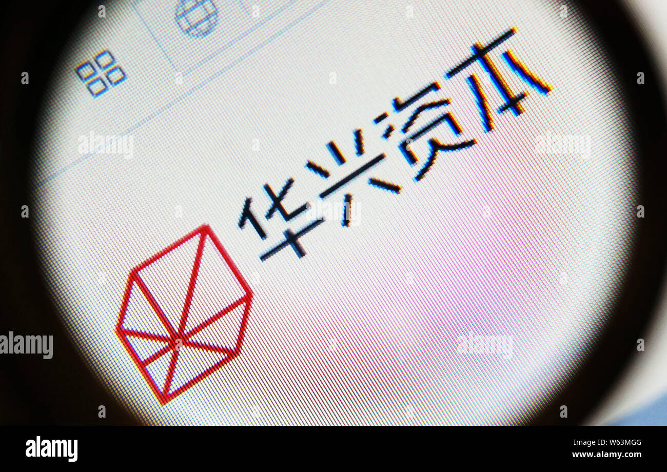 --FILE--A Chinese netizen browses the website of China Renaissance on ...