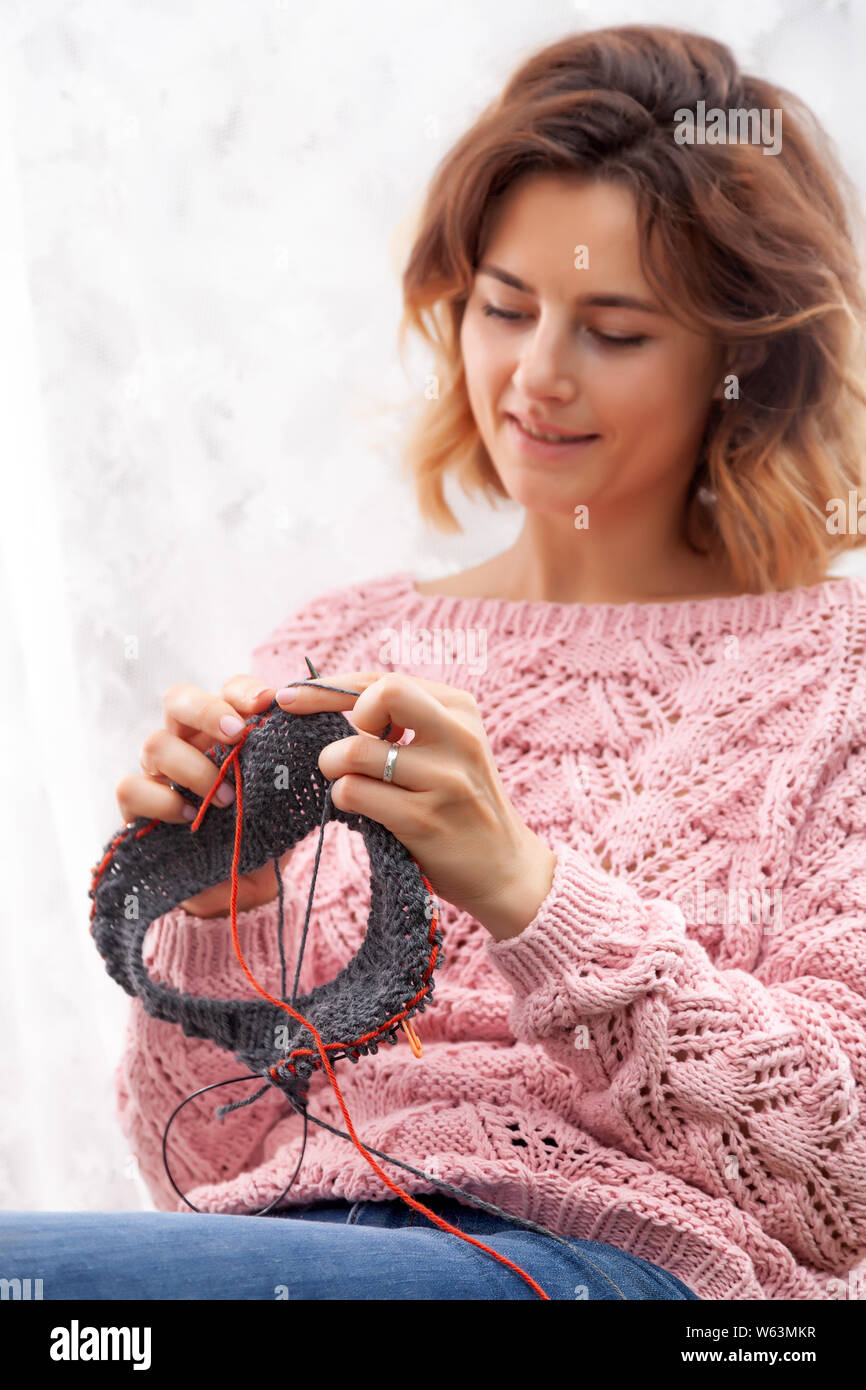 Woman knit club hi-res stock photography and images - Alamy