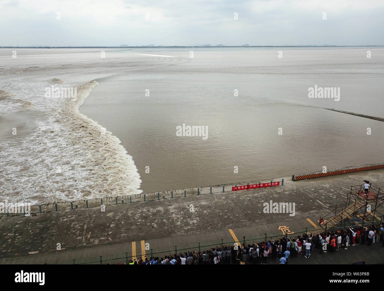 Mid autumn festival waves hi-res stock photography and images - Alamy