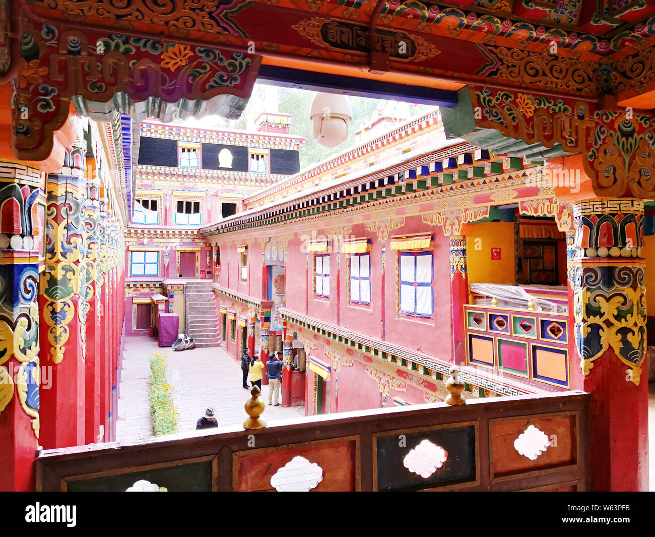 Gengqing monastery hi-res stock photography and images - Alamy