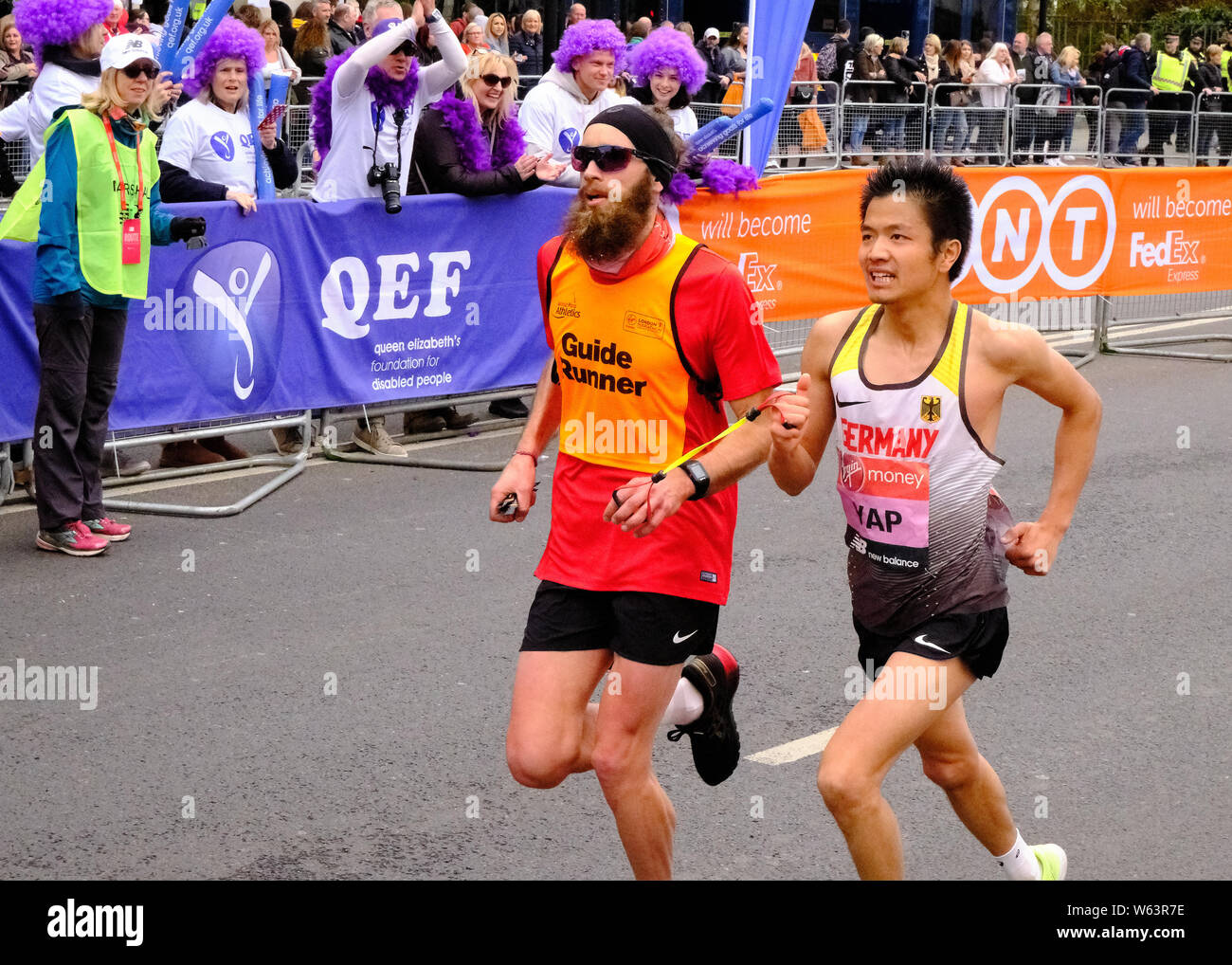Wheelchair race female para hi-res stock photography and images - Alamy