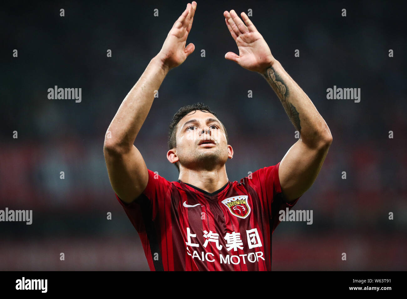 Brazilian football player Elkeson of Shanghai SIPG celebrates after ...